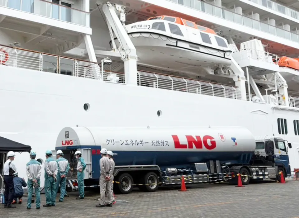 Asuka III Completes Landmark LNG Bunkering, Advancing Clean Cruise Fuel ...